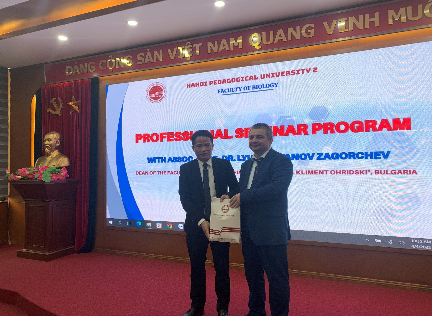 Chương trình seminar chuyên môn với chuyên gia, PGS. TS. Lyuben Ivanov Zagorchev, Trưởng khoa ...